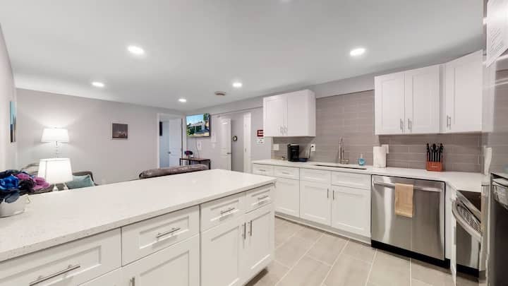 Spacious Lower Unit Updated Two King Beds In Denve - Thornton, CO