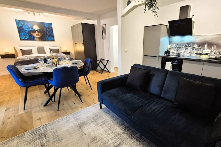 Navia Vela | Parking | Boxspring Bed & Balcony - Coblence