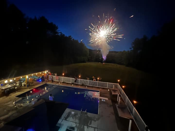 Fun House Retreat! 10 Mins To Sunday River! - Bethel, ME