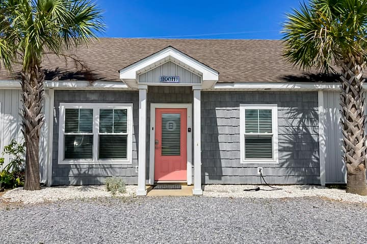 Stylish Ocean-area Home With Generous Space And Sh - Mexico Beach, FL