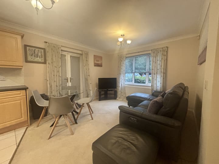 Spacious Two Bedroom Apartment In Bracknell - Bracknell