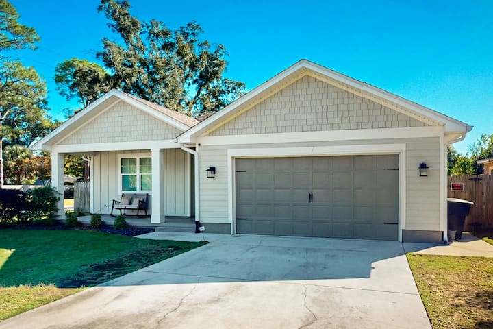 Contemporary 3br Dog Friendly | Private Pool - Pensacola