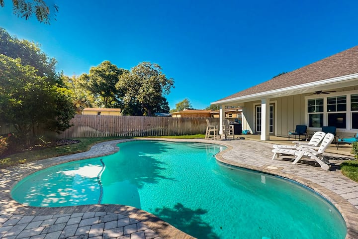 Contemporary 3br Dog Friendly | Private Pool - Pensacola, FL