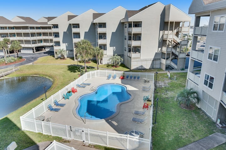 Condo With Partial Bay View, Onsite Fishing Dock, - Gulf Breeze, FL