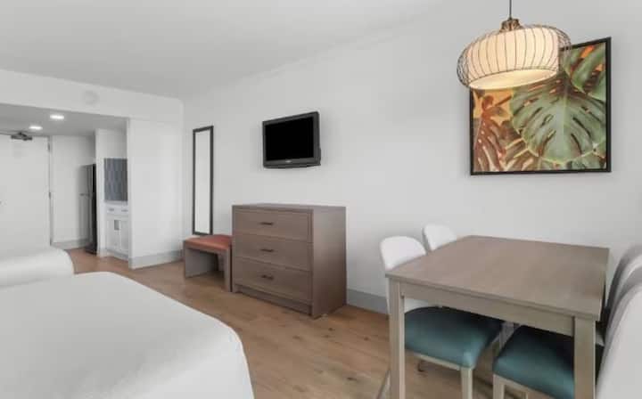 4 Beachfront Condo Units | Pools & Coastal Views - Myrtle Beach, SC