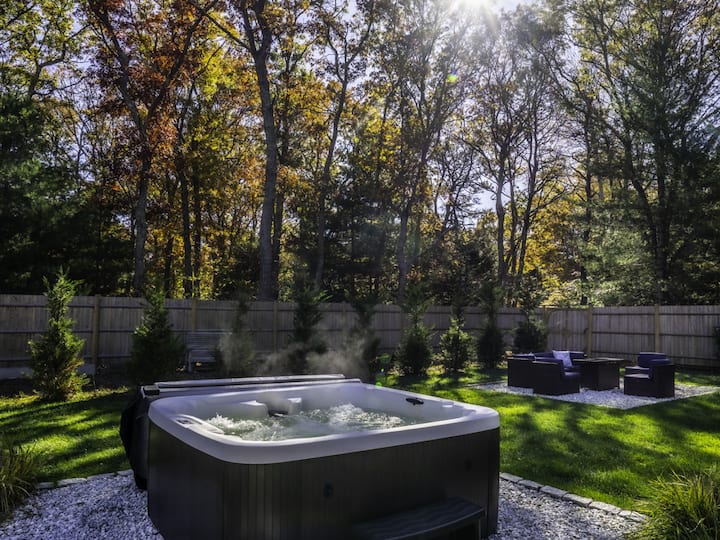 Modern Cape Stay W/ Hot Tub & Fire Pit - Sandwich, MA