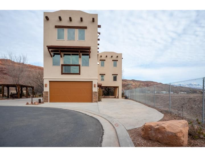 3bd/3ba Luxury Vacation Home M24 - Moab, UT