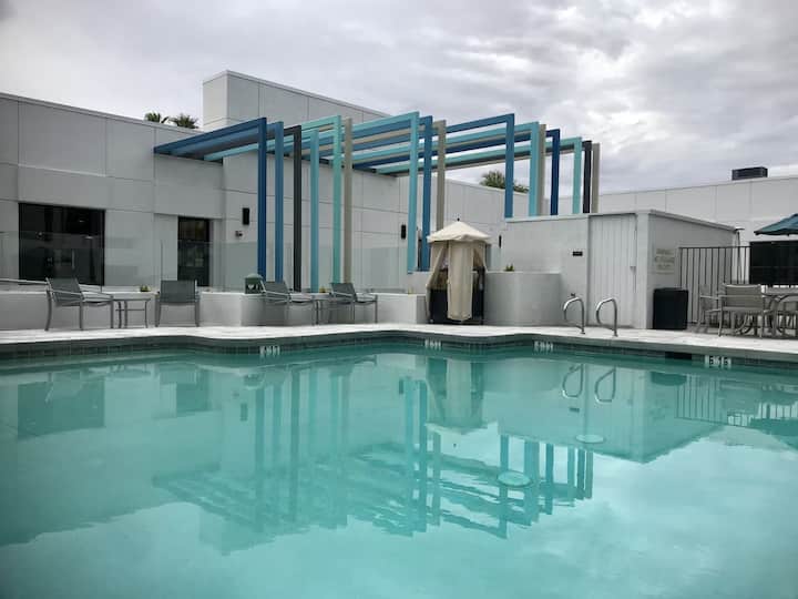 Relax In A Stylish Room Perfect For Leisure Breaks - Chandler, AZ