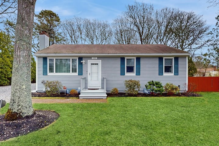 Cape Cod Charmer With A Large Yard, Deck, Grill, B - Barnstable, MA