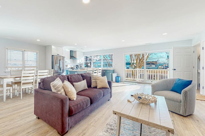 Renovated 4br Waterview | Dock | Patio - Bethany Beach, DE