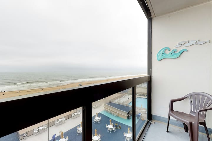 Studio Oceanfront 5th-floor | Balcony | Pool - Ocean City, MD