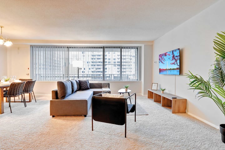 Crystal City Location | Minutes Metro - Arlington, VA