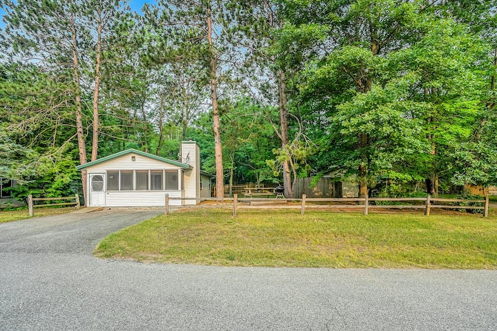 Goshorn Lake's Endless Summer | Cottage In Saugatu - Saugatuck, MI