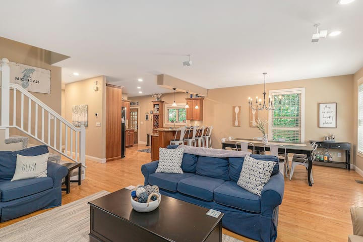 Beachside Oasis: Modern New Buffalo Retreat - New Buffalo, MI