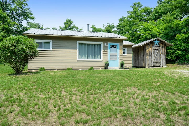 Dog-friendly Crystal Mountain Retreat With Firepit - Bear Lake, MI