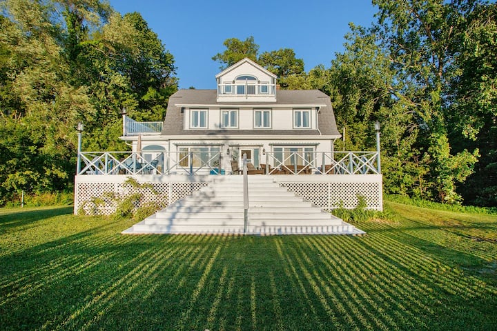 Lakefront Upper Duplex With Patio & Grill - Benton Harbor