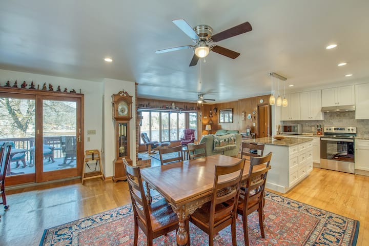 Spacious 4br Lakeview | Pool | Fireplace - Maggie Valley, NC