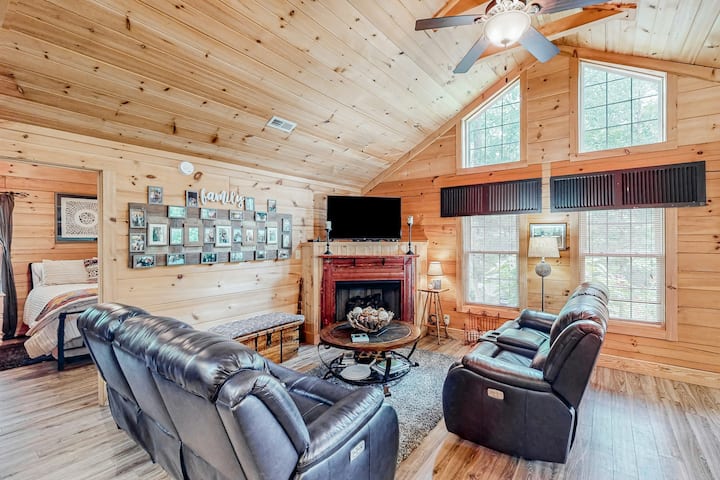 Charming Cabin, Screened Porch, Fireplace, Ac - Lake Lure, NC