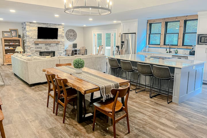 Lake Escape, Game Room, Firepit, Deck, Hot Tub - Lake Lure, NC
