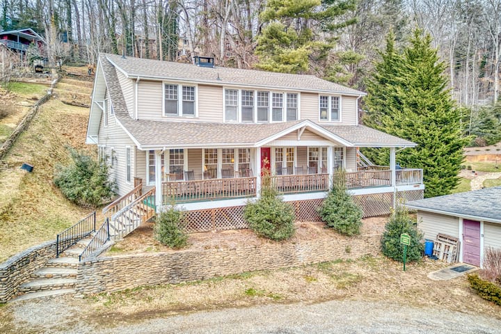 Dog-friendly 9br With Pool, Tennis, & Central Ac - Lake Junaluska, NC