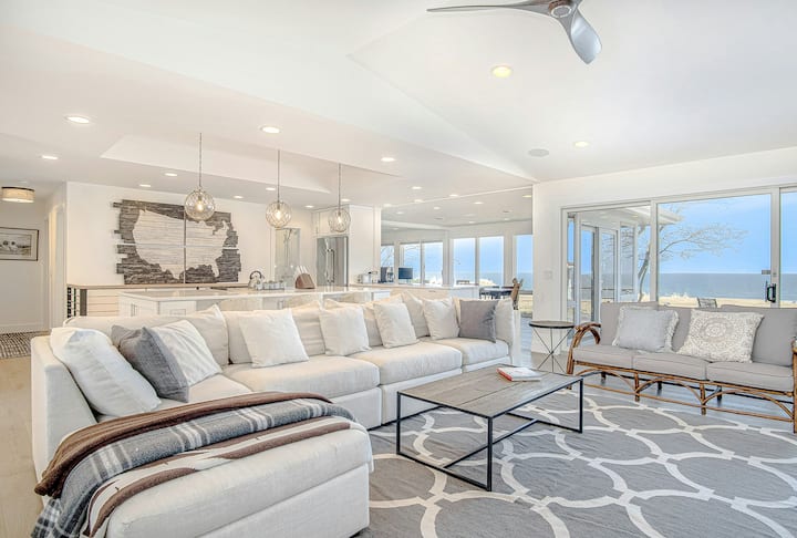 Luxury Lakefront Home: Hot Tub & Beach Access - Michigan