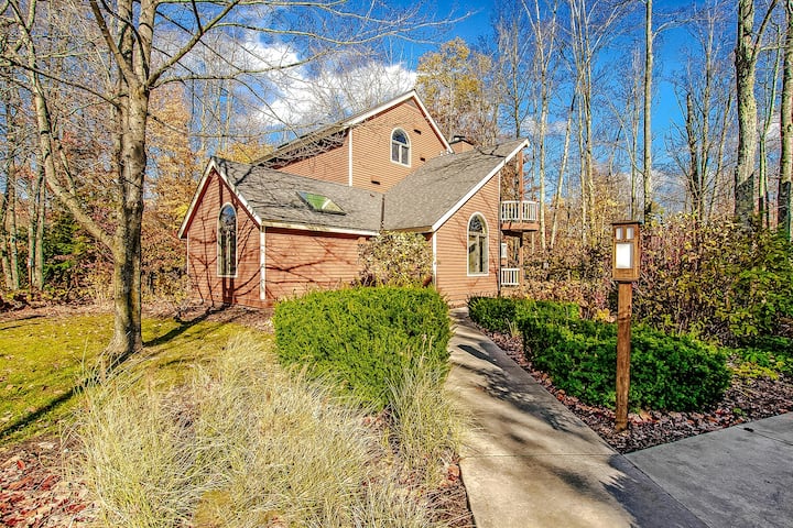 Homey 3br Golf Course View 1st-floor | Deck - Thompsonville, MI