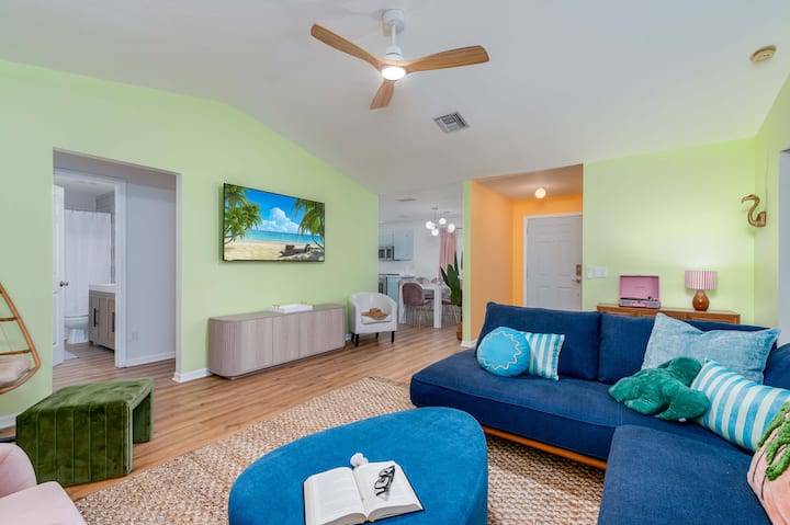 5 Mi To Beach + Game Room With Karaoke + Grill - Vero Beach, FL