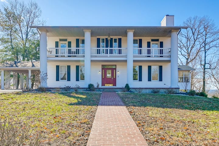 Spacious Shawnee Forest Hideaway! Hilltop Estate - Lake Murphysboro State Park, Murphysboro