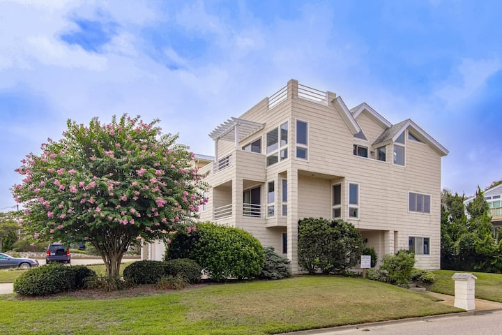 Ocean View Home With Rooftop Deck – Steps To Beach - Virginia Beach, VA