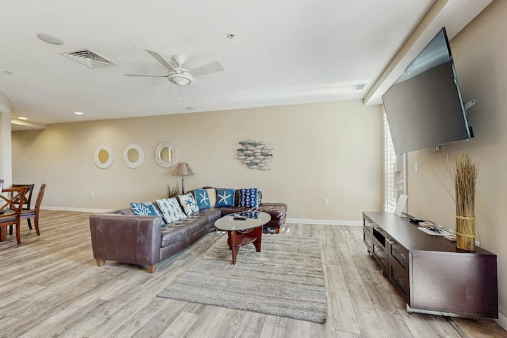 Sunset View 3br Oceanfront | Balcony | Pool - Sandbridge Beach, VA