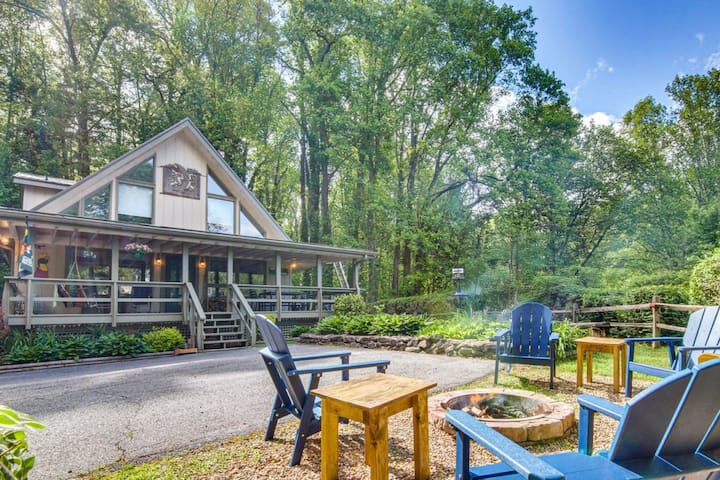 Mountain Getaway W/ Views & Fire Pit! - Maggie Valley, NC