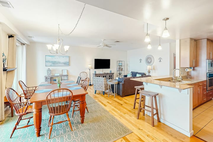 Steps To Beach 3br Oceanfront | Pool - Virginia Beach, VA