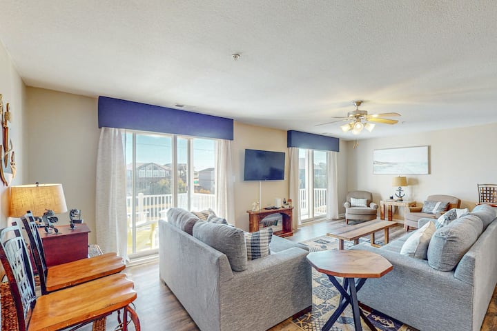 Sunny 3br | Deck | Pool | Washer/dryer - Virginia Beach, VA