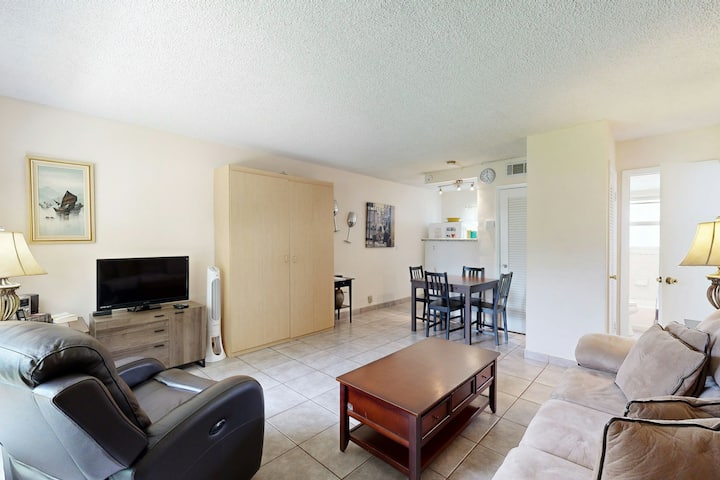 1br | Deck | Heated Pool | 1 Block To Beach - Deerfield Beach, FL