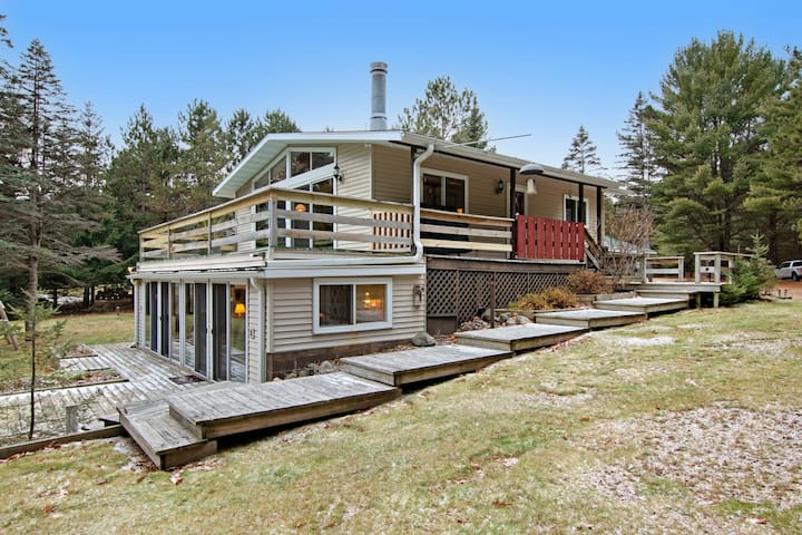 Spacious 3br Lakefront | Dock | Fireplace - Eagle River, WI