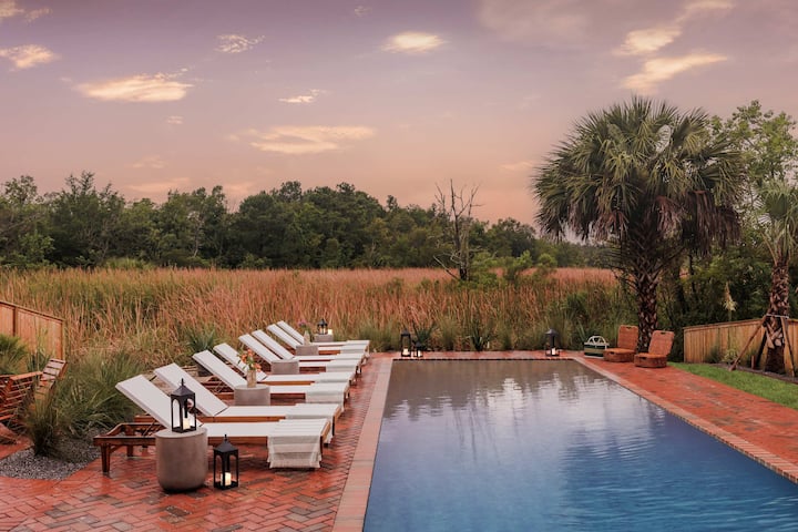 Luxurious Coastal Homes | Heated Pool - Pass Christian, MS