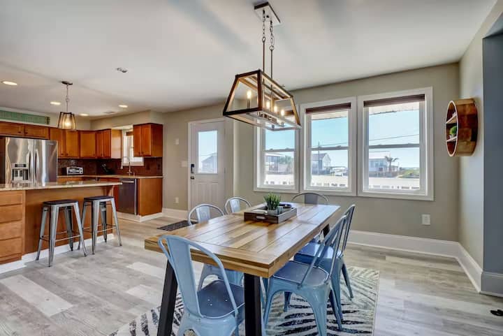 Huge Home- 1 Min Walk To Beach- Perfect Location - Surf City, NC