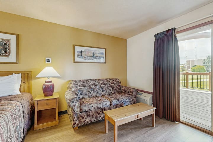 Modern Hotel-style Condo With Fast Wifi & Ac - Wisconsin Dells, WI