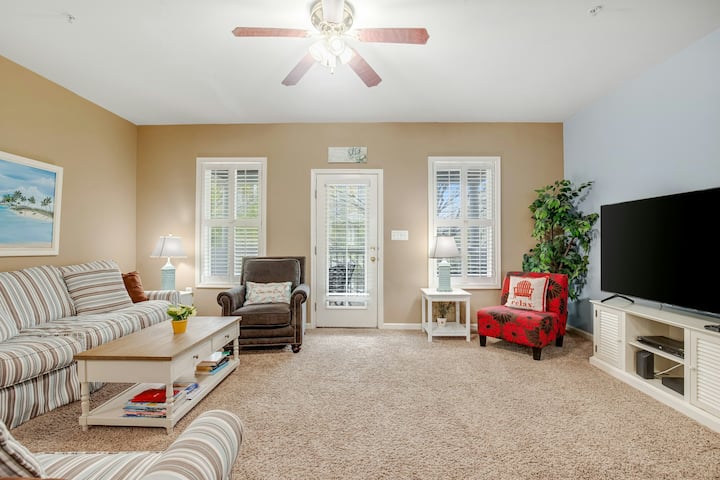 Coastal Bay View Townhouse: Pool, Ac Near Beach - Ocean City, MD