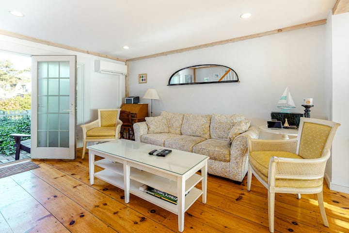 Walk To Beach 2br With Ocean View & Balcony - Mashpee, MA