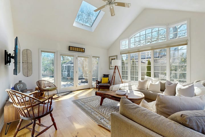 Stylish 3br Getaway Near Beach, Wifi, Gas Grill - Chatham, MA