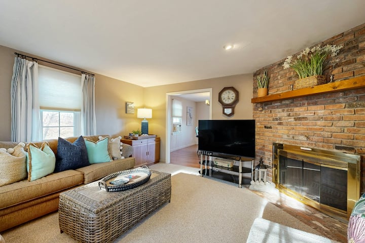 Wooded 3br Near Canal & Beach With Deck - Sandwich, MA