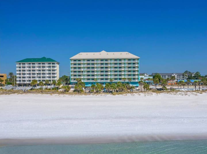 Panama City Beachfront Stay + Free Parking & Pool - 