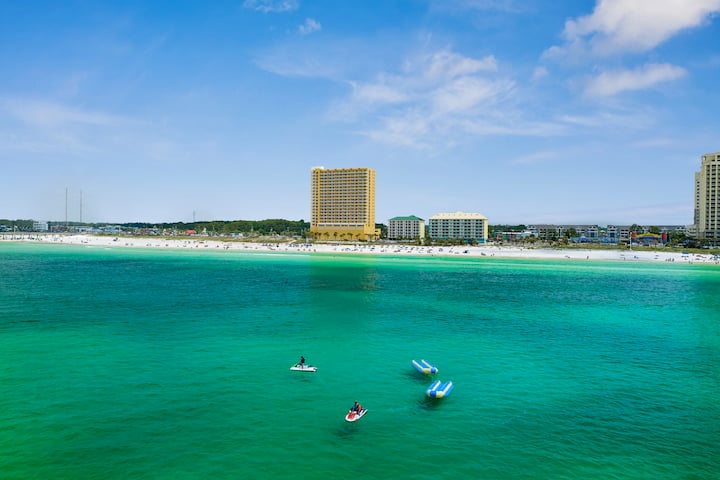 Panama City Beachfront Stay + Pool & Free Parking - Panama City Beach, FL