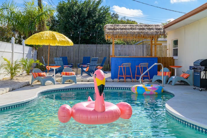 Backyard Oasis • Pool •  Hot Tub • Putt Putt • Bar - Largo, FL