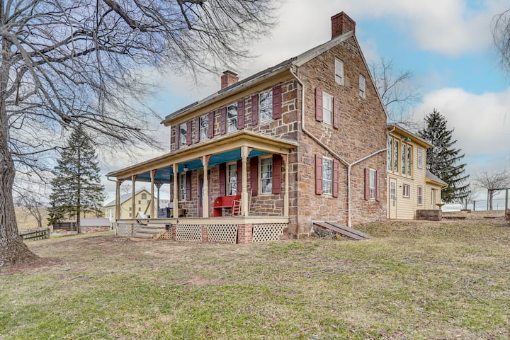 Rural & Historic Detour Escape W/ Horses On-site! - Emmitsburg, MD