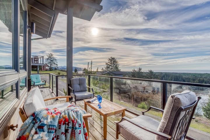 Luxurious Townhouse-clubhouse, Pool, Mini-golf - Pacific City, OR