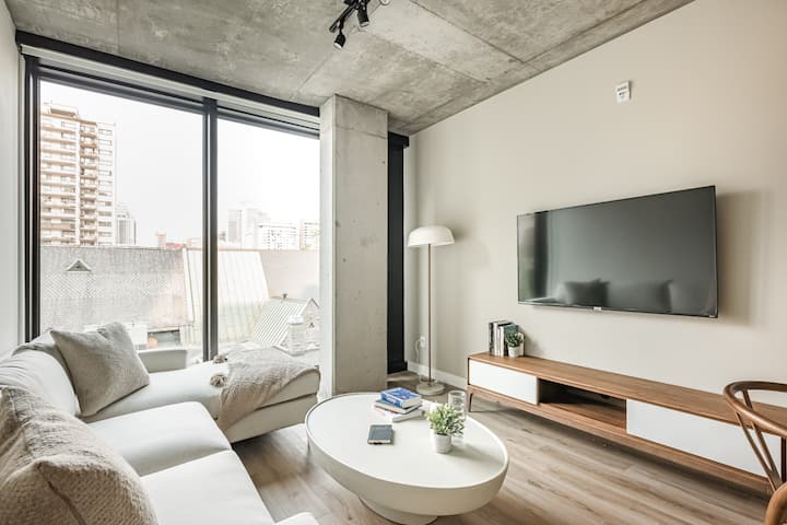 Chic Cityscape Loft With Panoramic Views - Montreal