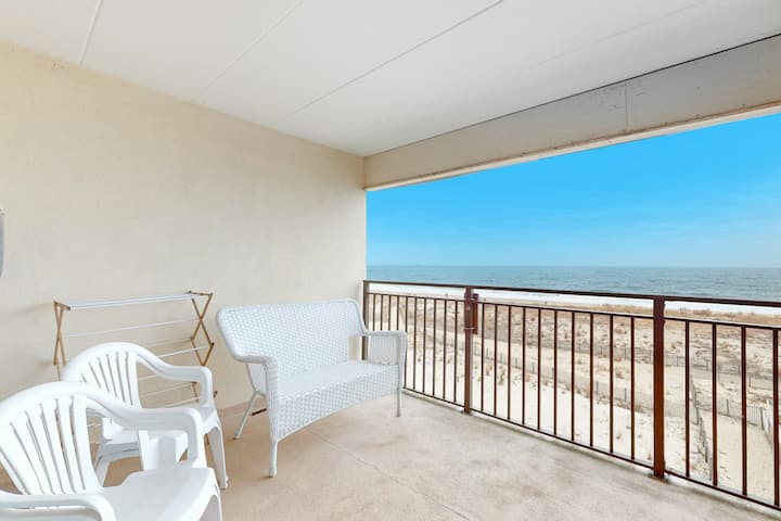 Cozy Beach-view Condo: Pool & Washer/dryer - Ocean City, MD