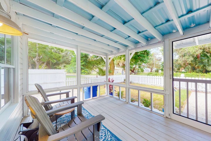 5br Riverfront Cottages With Dock, Kayaks, & Patio - Bonita Springs, FL